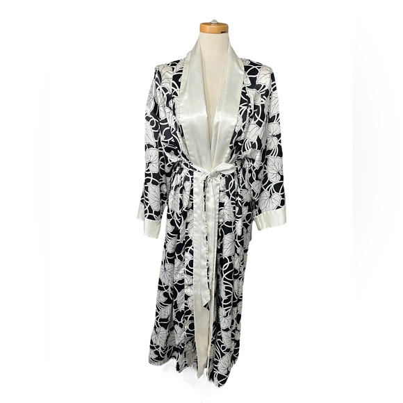 Natori | Intimates & Sleepwear | Natori Leaf Black And Cream Silky Feel ...